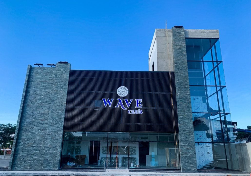 Elvis Martínez y Rochy RD en la gran apertura de Wave