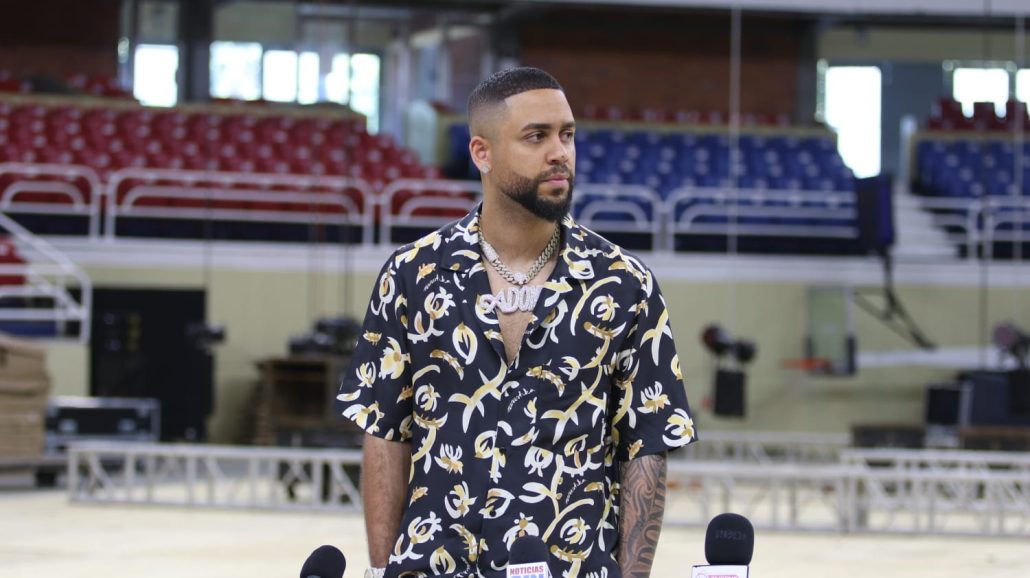 Todo listo para para Dj Adoni y sus amigos”