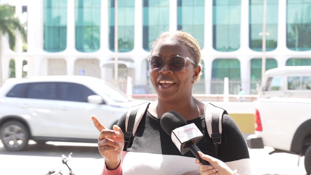 “Alexandra tiene la razón”, dicen ciudadanos encuestados