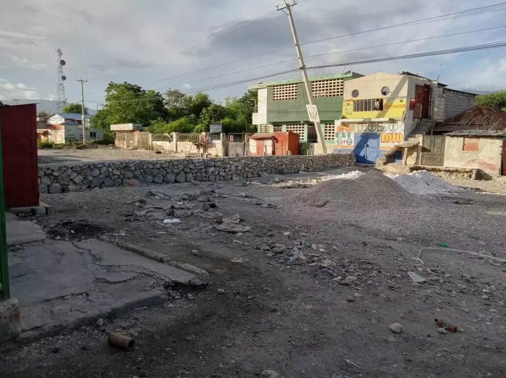 Banda De Los 400 Mawozo Inicia Construcción De Doble Muro En La Ruta ...